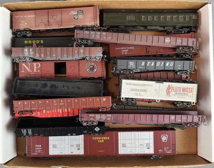 Group of 20 HO Scale Train Cars - Matthew Bullock Auctioneers