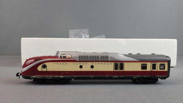 Roco HO Scale Diesel Train Set - Matthew Bullock Auctioneers