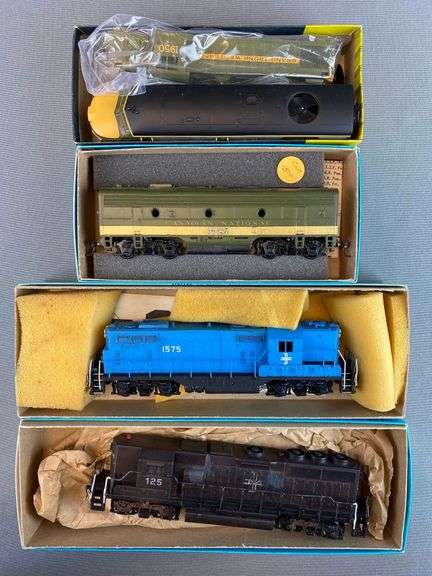 Group of 4 HO Scale Diesel Locomotives - Matthew Bullock Auctioneers
