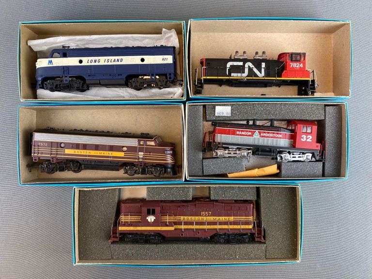 Group of HO Scale Diesel Locomotives - Matthew Bullock Auctioneers