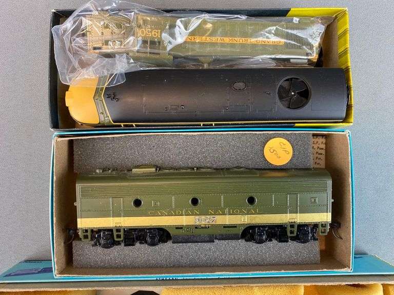 Group of 4 HO Scale Diesel Locomotives - Matthew Bullock Auctioneers
