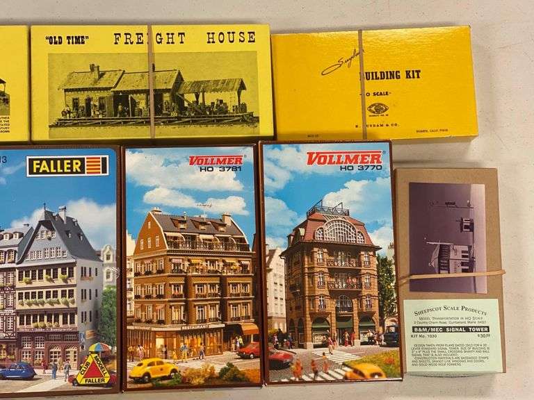 Group of 8 HO Scale Building Model Kits - Matthew Bullock Auctioneers