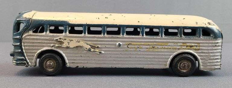 Arcade Cast Iron Greyhound Bus 4400 - Matthew Bullock Auctioneers