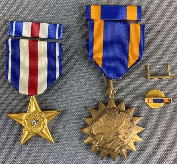 Group of 2 US Military Valor Medals - Matthew Bullock Auctioneers