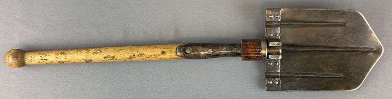 WW2 Wehrmacht Folding Spade Entrencher - Matthew Bullock Auctioneers