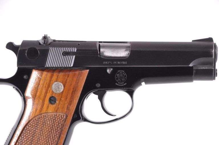 Smith and Wesson Model 39-2 9mm Semi Auto Pistol with Original Box ...