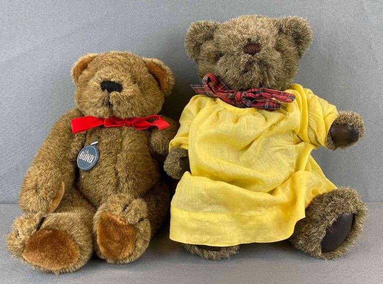Group of 2 Gund Bears - Matthew Bullock Auctioneers