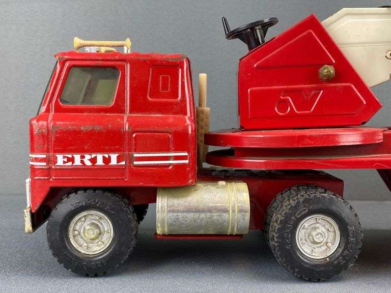 ERTL Aerial Hook-N-Ladder Pressed Steel Fire Truck - Matthew Bullock ...