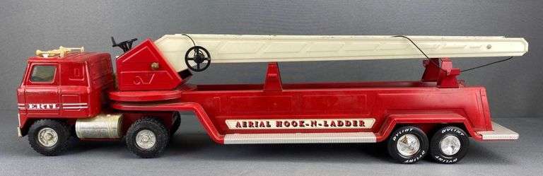 ERTL Aerial Hook-N-Ladder Pressed Steel Fire Truck - Matthew Bullock ...