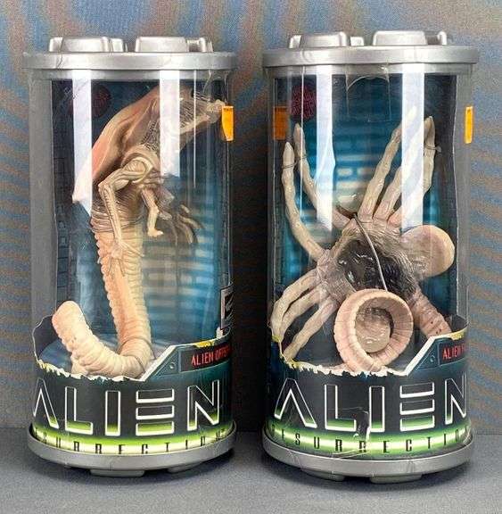 Group of 2 Kenner Alien Resurrection Figures - Matthew Bullock Auctioneers