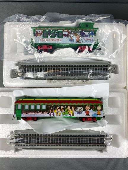 Hawthorne Village Peanuts Electric Illuminated Holiday Train - Matthew ...