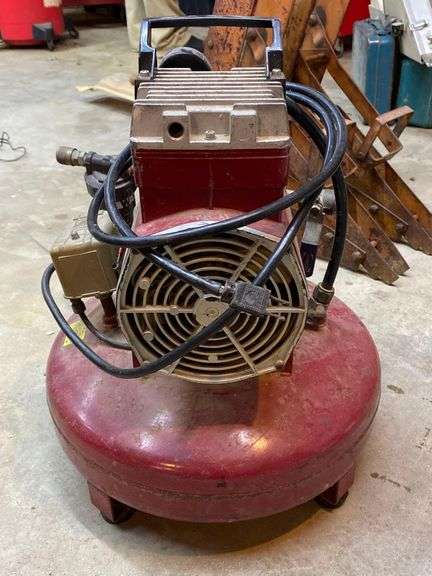 Thomas Air-PAC Piston Air Compressor - Matthew Bullock Auctioneers