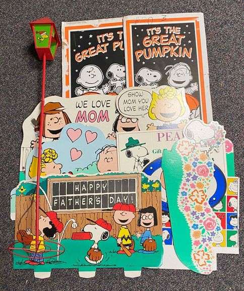 Group of 10 Assorted Cardboard Peanuts Standing Cutouts - Matthew ...