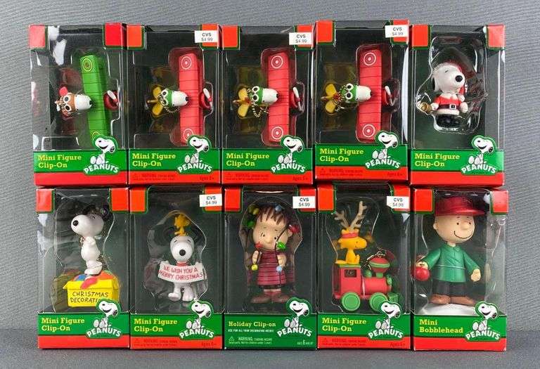 Group of 10 Peanuts Clip on Figures - Matthew Bullock Auctioneers