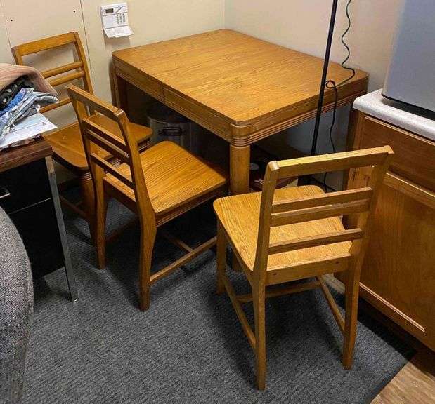 Oak Table with 3 Chairs - Matthew Bullock Auctioneers