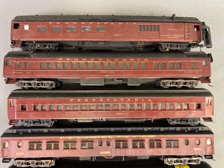 Group of 7 HO Scale Passenger Train Cars - Matthew Bullock Auctioneers