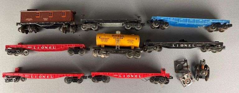 Group of 8 Assorted Lionel O Scale Train Cars - Matthew Bullock Auctioneers