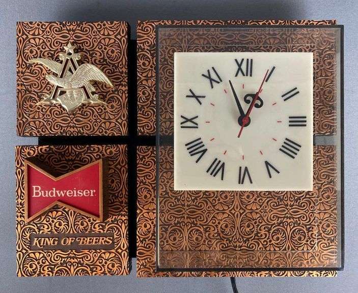 Budweiser Light Up Advertising Beer Clock - Matthew Bullock Auctioneers