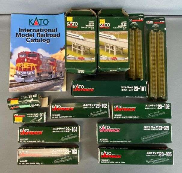 Group of 14 Kato N Scale Unitrack Pieces and More - Matthew Bullock Auctioneers