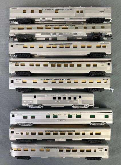 Group of 9 HO Scale Passenger Train Cars - Matthew Bullock Auctioneers