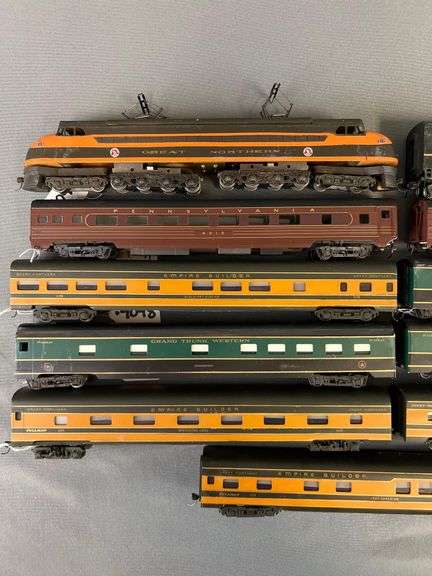 Group of 11 HO Scale Passenger Train Cars and Locomotives - Matthew ...