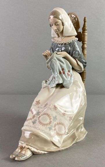 Lladro Daisa Porcelain Figurine - Matthew Bullock Auctioneers