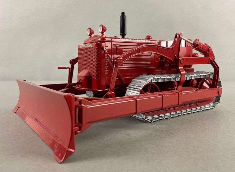 International Diesel Die-Cast TD 14 A Tractor - Matthew Bullock Auctioneers