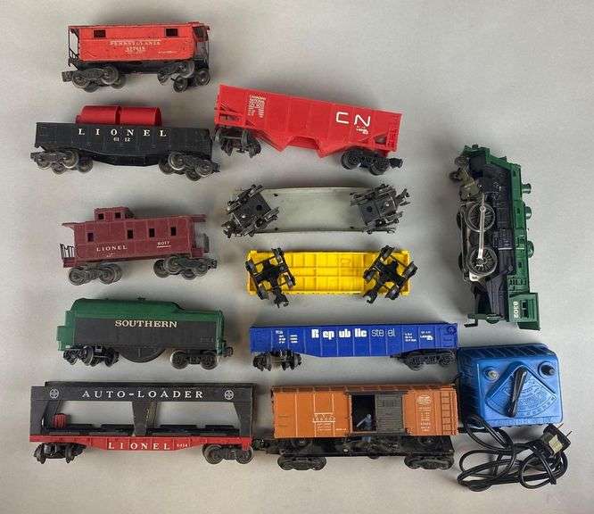 Group of 12 Lionel Train Cars - Matthew Bullock Auctioneers