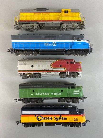 Group of 5 HO Scale Diesel Locomotives - Matthew Bullock Auctioneers