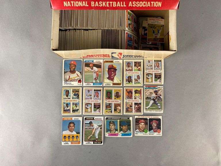 Shoe Box of 600+ Early 1970s Topps Baseball Cards with HOFs, Stars and ...