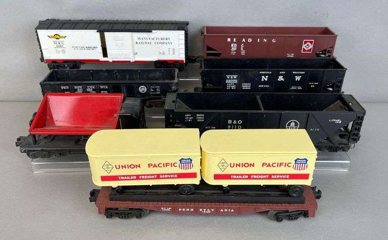 Group of 7 Lionel O Scale Freight Cars - Matthew Bullock Auctioneers