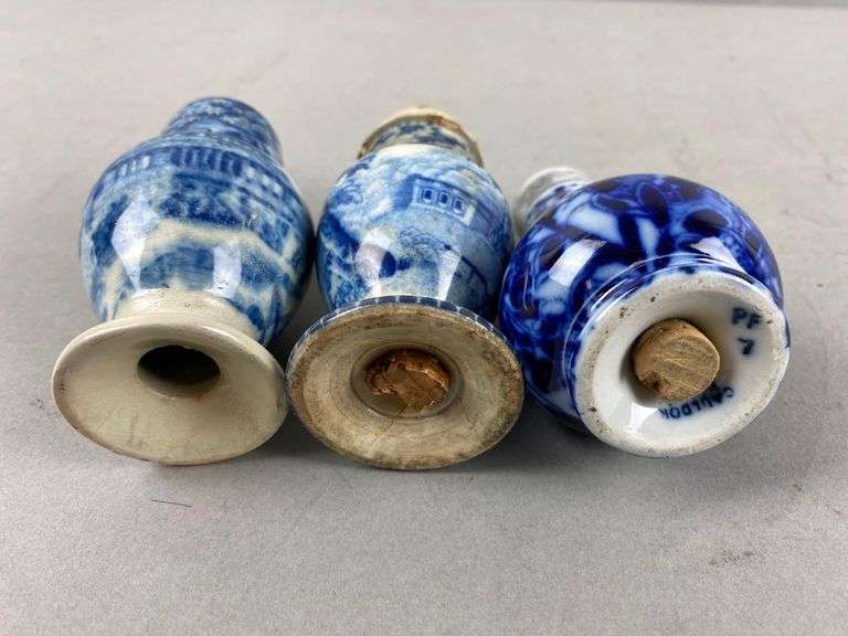 Group of 3 Flow Blue Salt and Pepper Shakers - Matthew Bullock Auctioneers