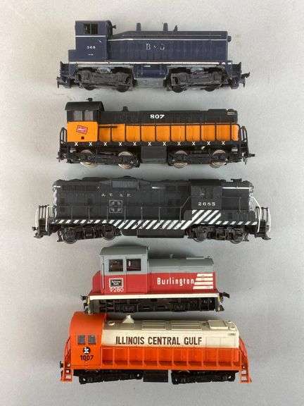Group of 5 HO Scale Diesel Locomotives - Matthew Bullock Auctioneers