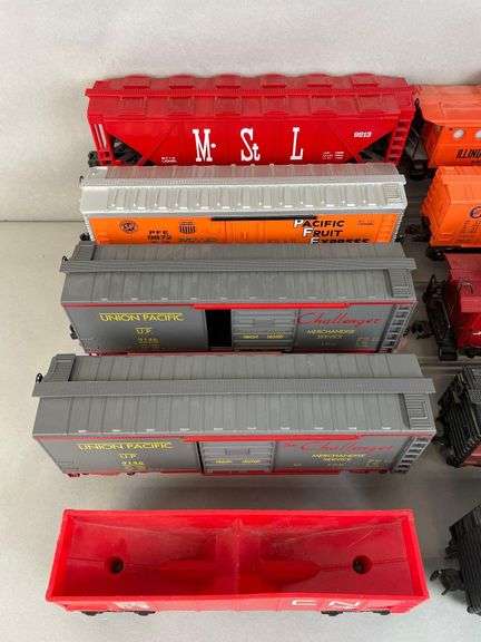 Group of 10 Lionel O Scale Train Cars - Matthew Bullock Auctioneers
