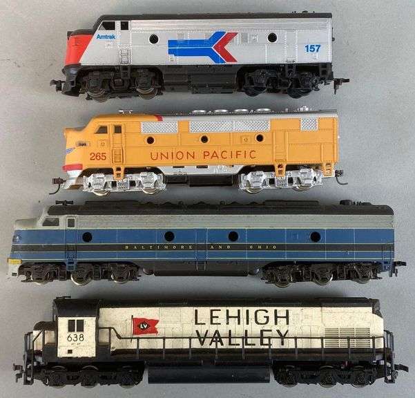 Group of 4 HO Scale Diesel Locomotives - Matthew Bullock Auctioneers