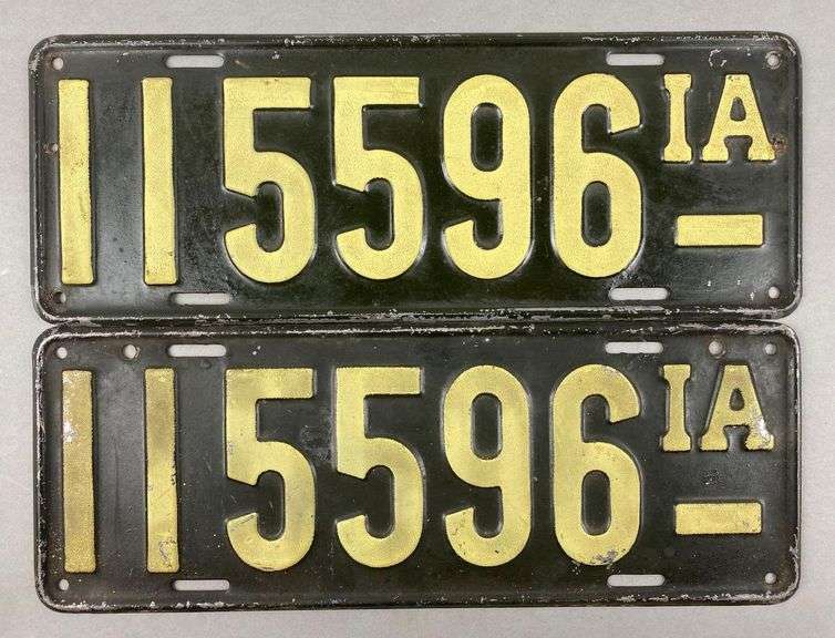 Pair of Iowa License Plates - Matthew Bullock Auctioneers