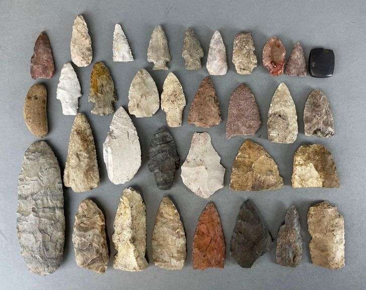Group of 33 Native American Arrowhead Artifacts - Matthew Bullock ...