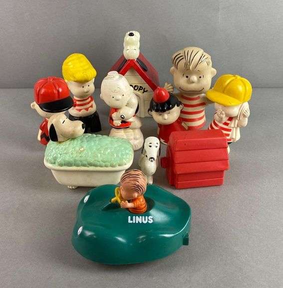 Group of Peanuts Toys - Matthew Bullock Auctioneers