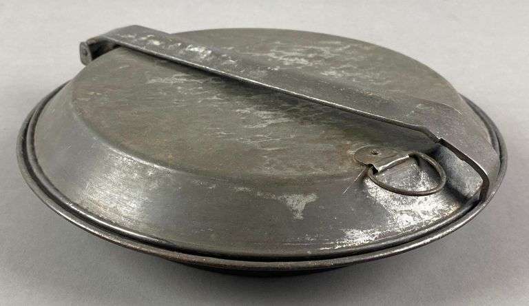 Spanish-American War US Round Metal Mess Kit - Matthew Bullock Auctioneers
