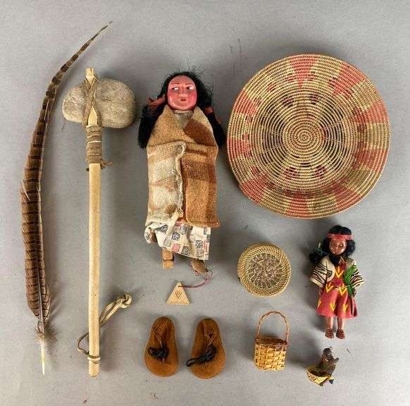 Group of 9 Assorted Native American Items - Matthew Bullock Auctioneers