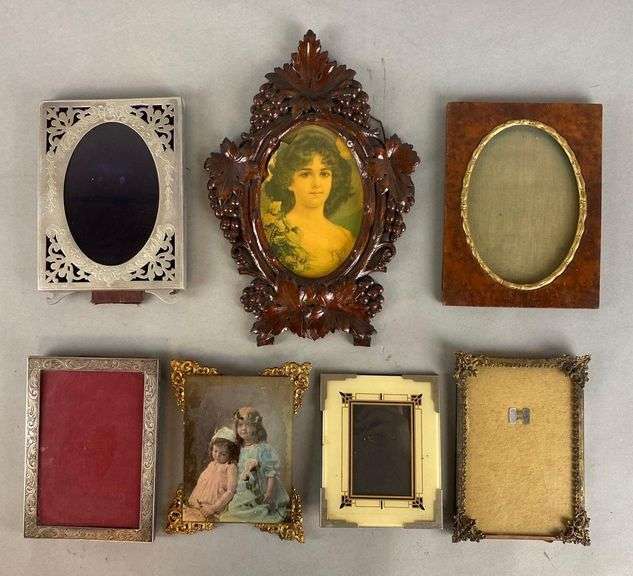 Group of 7 Picture Frames - Matthew Bullock Auctioneers