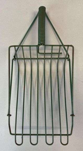 Green General Store Wire Potato Scoop - Matthew Bullock Auctioneers