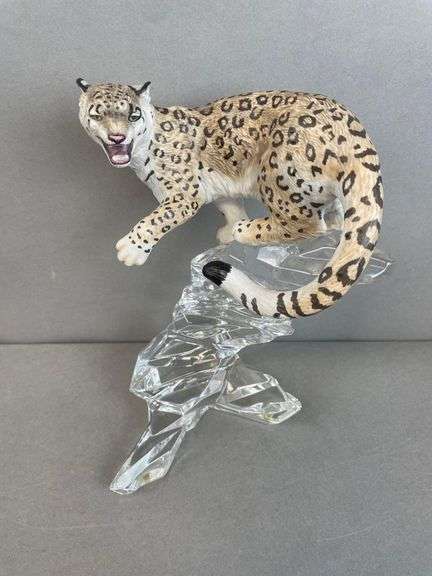 Franklin Mint Porcelain Snow Leopard on Crystal Base - Matthew Bullock ...