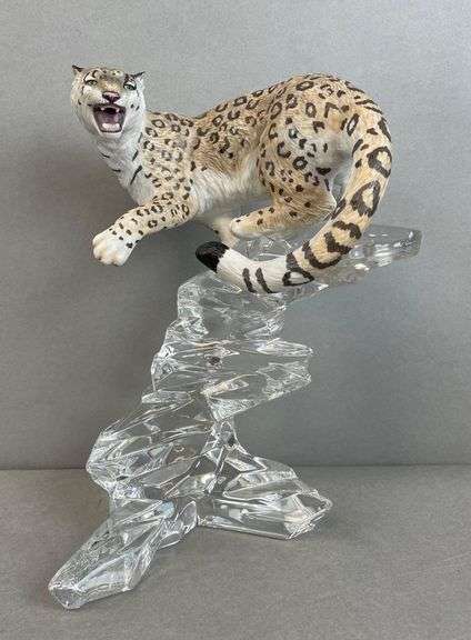 Franklin Mint Porcelain Snow Leopard on Crystal Base - Matthew Bullock ...
