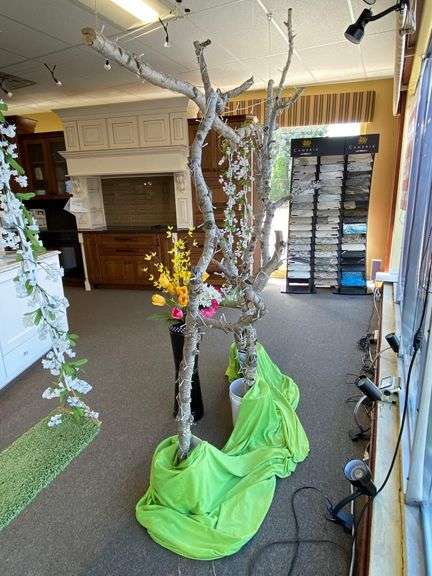 Springtime Hanging Floral Swing Display - Matthew Bullock Auctioneers