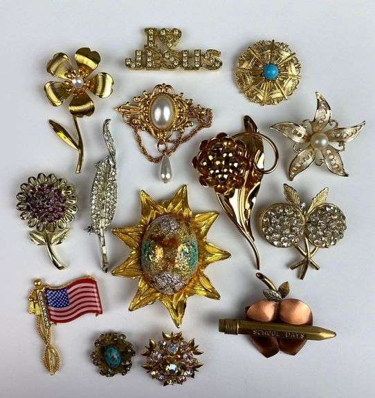 Group of 14 Costume Brooches - Matthew Bullock Auctioneers