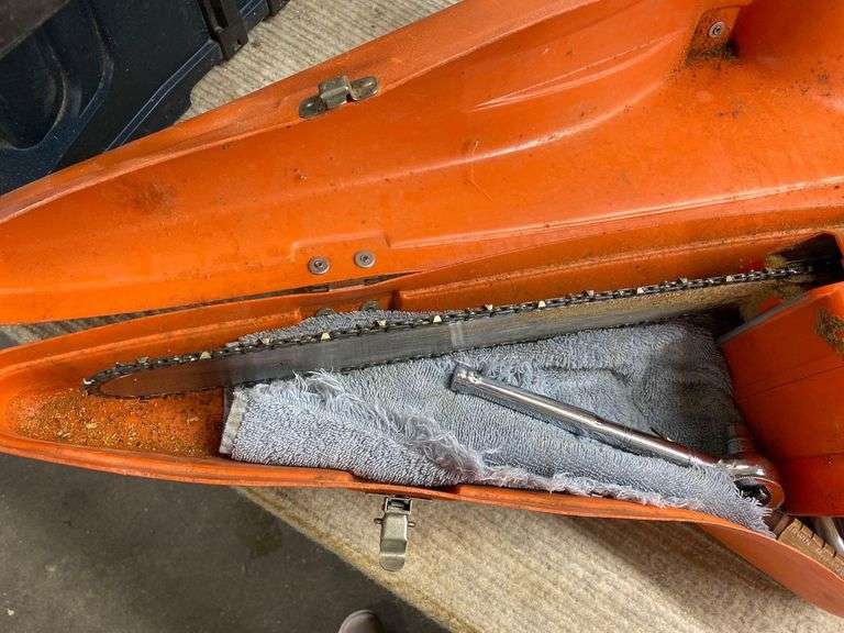 Echo 302 Chainsaw in Case - Matthew Bullock Auctioneers