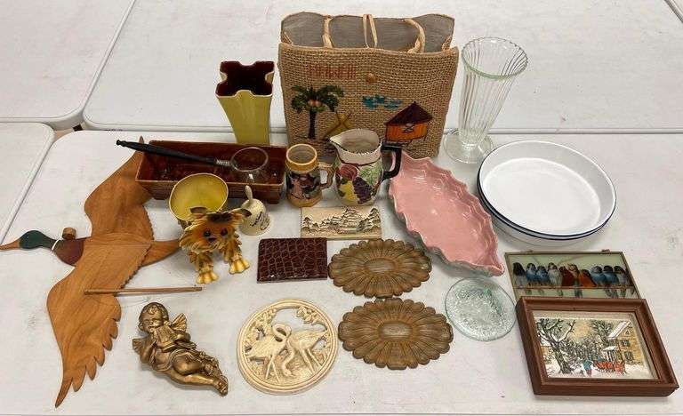Group of 24 Assorted Decor Items - Matthew Bullock Auctioneers