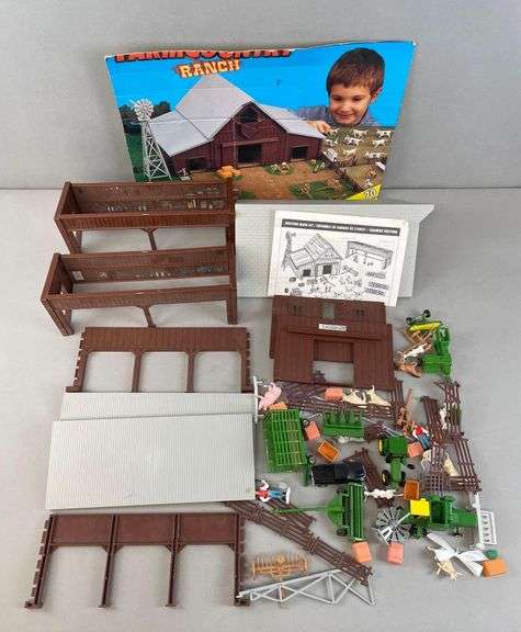 Ertl Farm Country Ranch Western Barn Set - Matthew Bullock Auctioneers