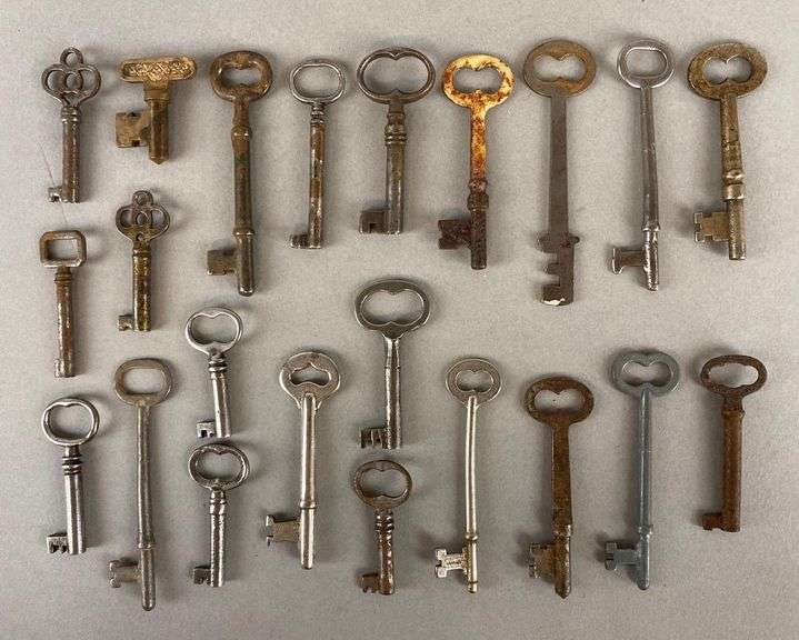 Group of 20+ Assorted Keys - Matthew Bullock Auctioneers